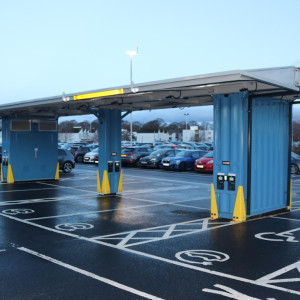 NHS Scotland welcomes first pop-up solar car park and EV charging hub ...